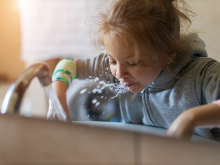 Experts Weigh In On When Kids Should Learn To Spit And Why It’s So ...