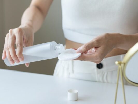 Dermatologists Explain The Role Of Face Toner And How To Apply It Properly